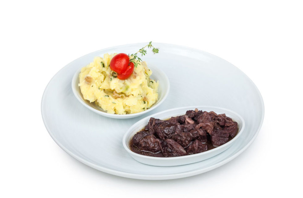 Receita de Cubos de novilho em vinho tinto com puré de batata • Gertal